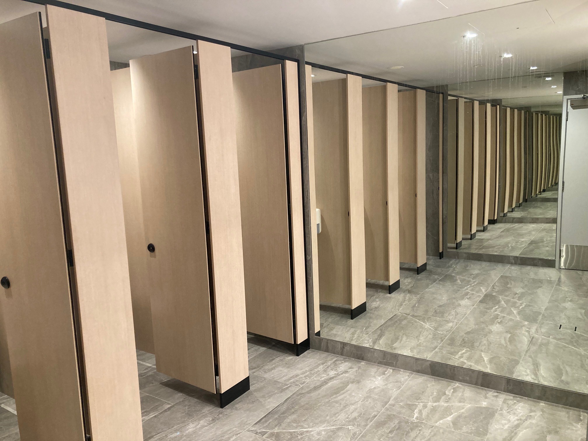 Taking on the smallest room(s) in the multi-storey BNZ Tower | Datum ...